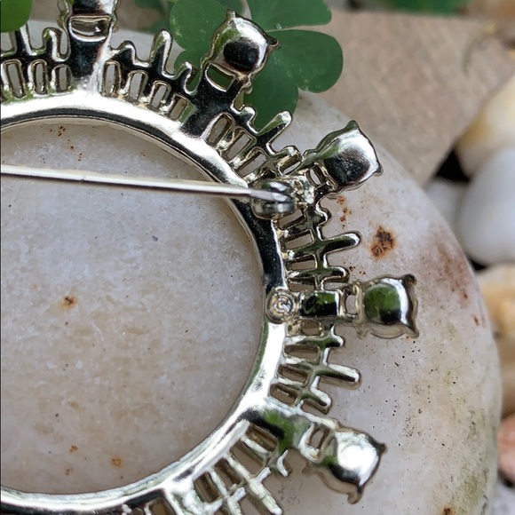 Coro | Jewelry | Vintage Coro Circle Rhinestone Brooch | Poshmark